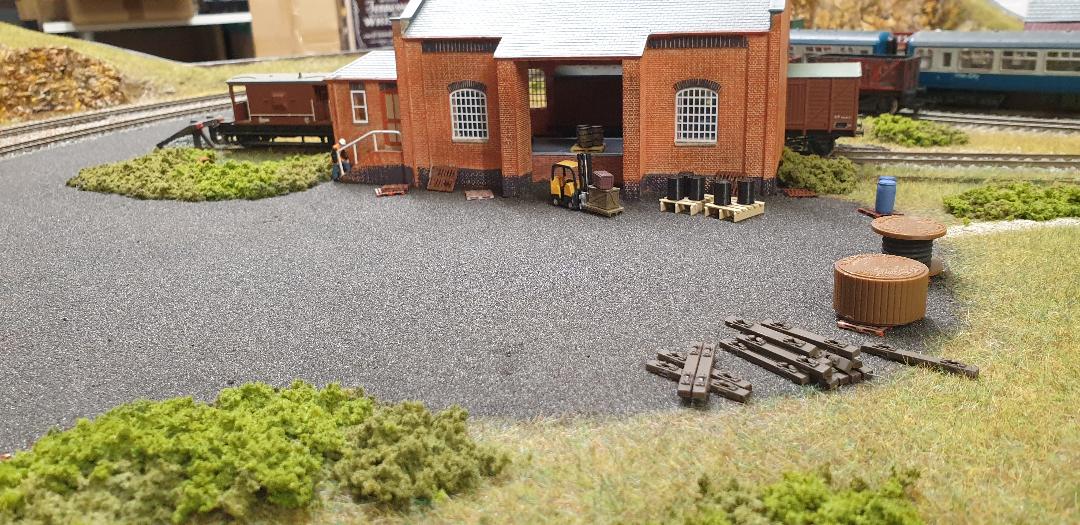 Georges Halt- (Basic train set layout ) | Bespoke Trax