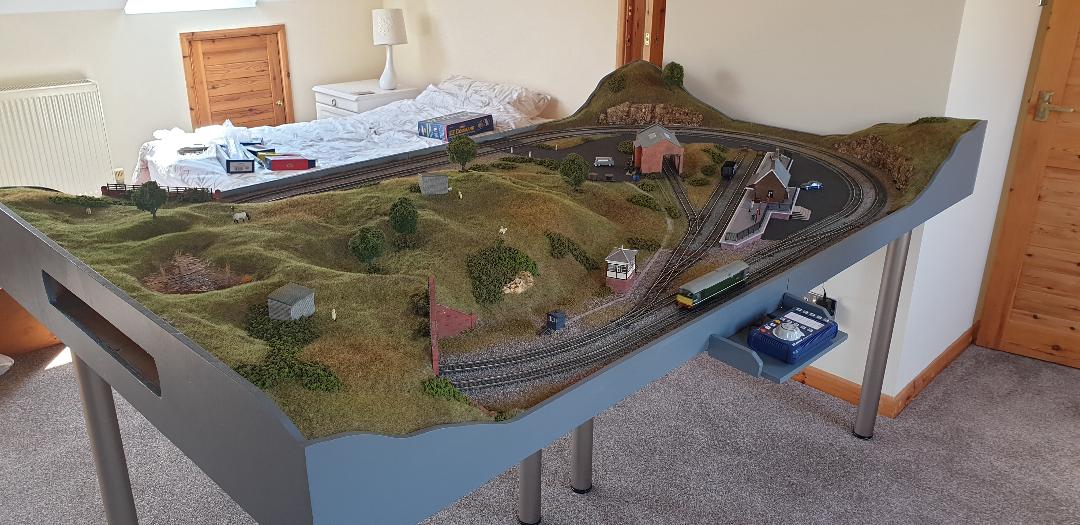 Georges Halt- (Basic train set layout ) | Bespoke Trax