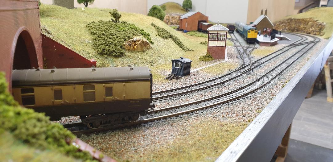 Georges Halt- (Basic train set layout ) | Bespoke Trax